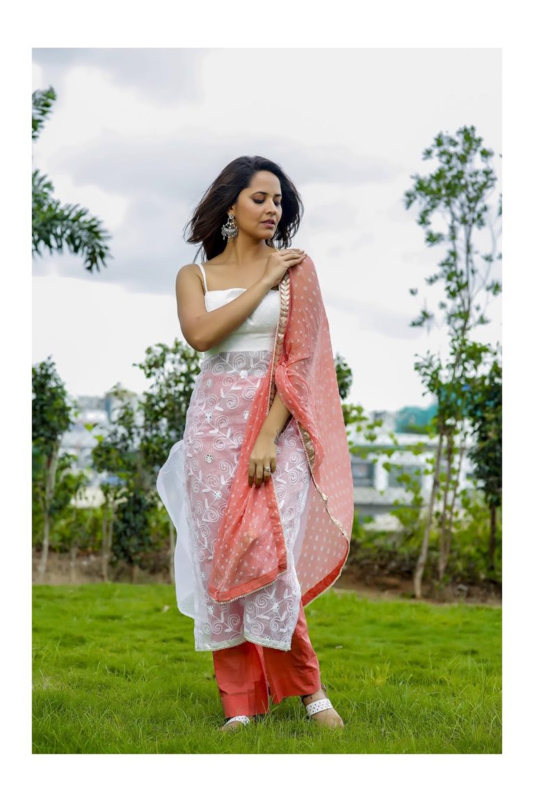 Anasuya Bharadwaj photoshoot stills - South Indian Actress