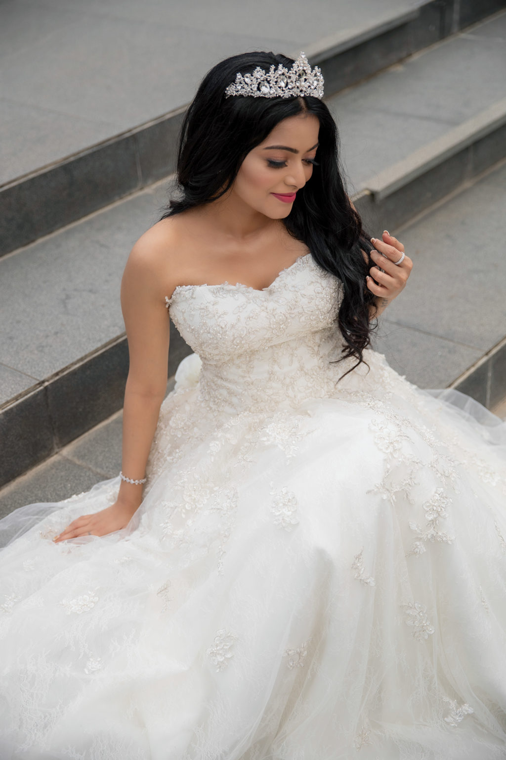 Janani Iyer beautiful stills in bridal wear – South Indian Actress