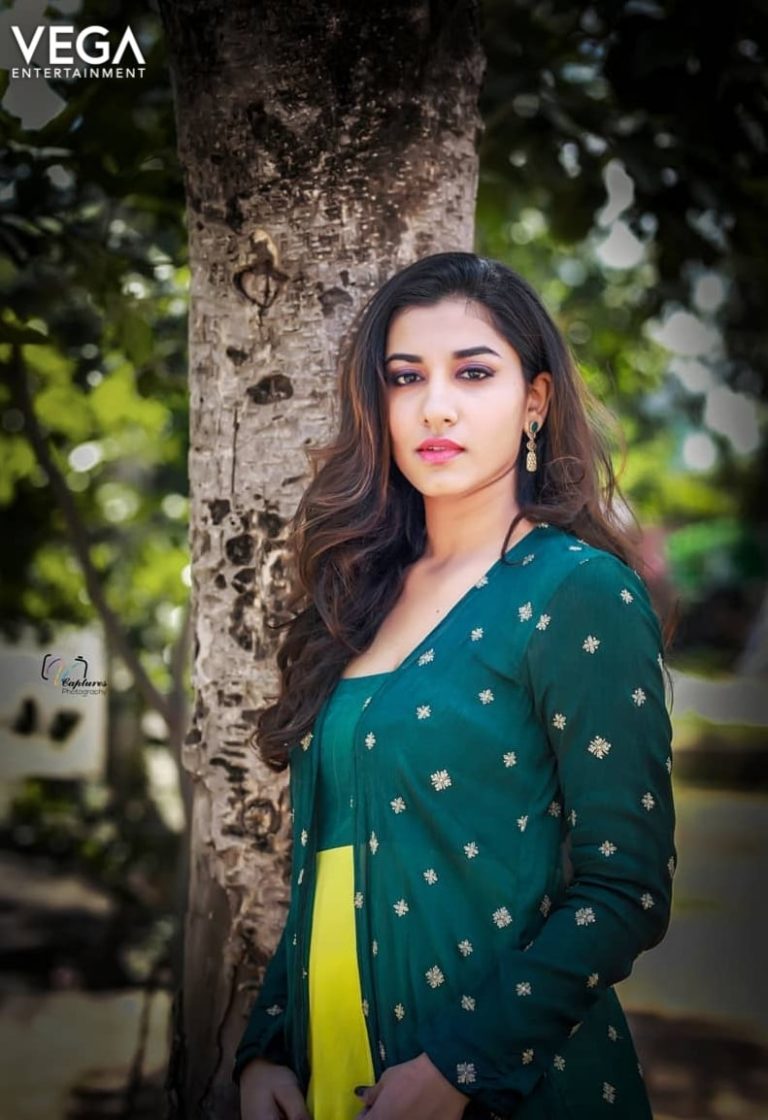 Vishnu Priya Bhimeneni photoshoot stills - South Indian Actress