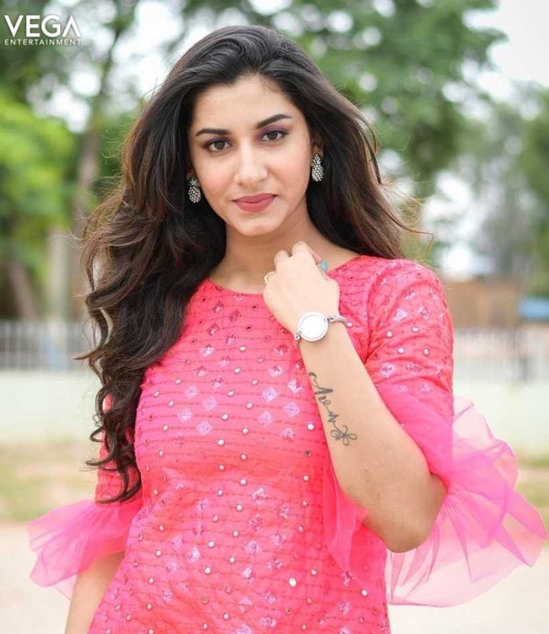 Vishnu Priya Bhimeneni photoshoot stills - South Indian Actress