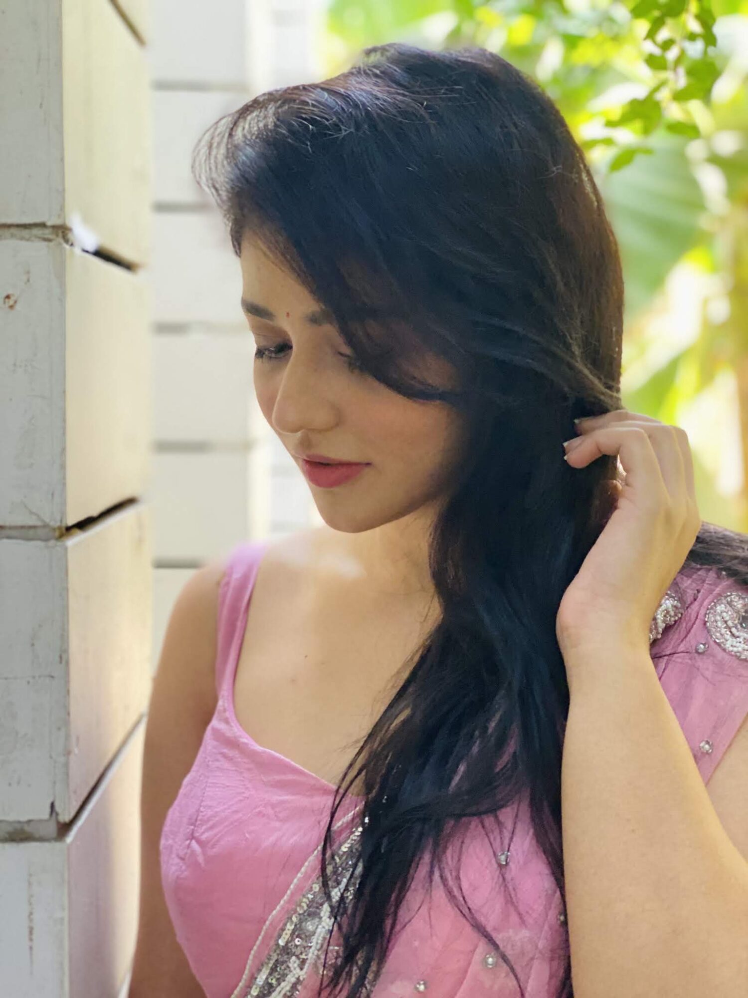 Priyanka Jawalkar hot HD stills in pink saree - South Indian Actress