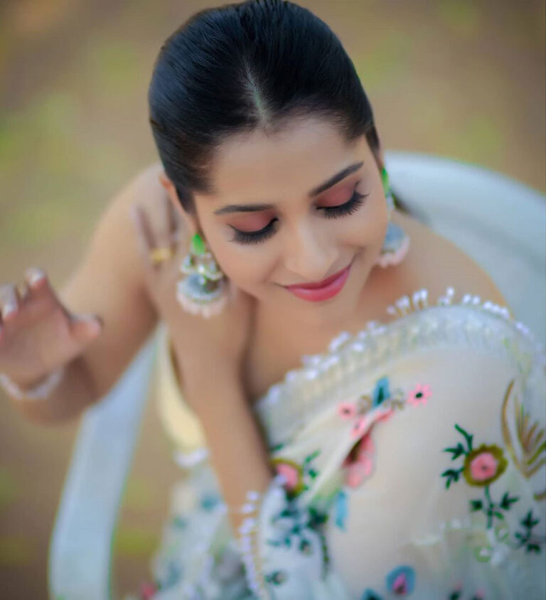 Rashmi Gautam in saree photos - South Indian Actress
