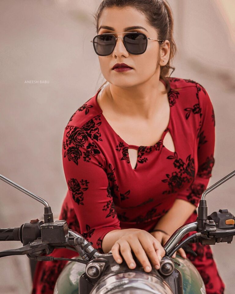 Sarayu Mohan photoshoot stills by Aneesh Babu - South Indian Actress