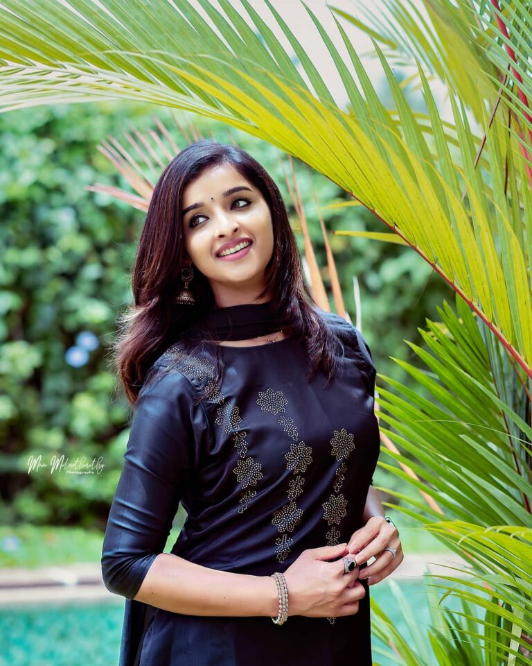 Malayalam actress Sowmya Menon photoshoot stills - South Indian Actress