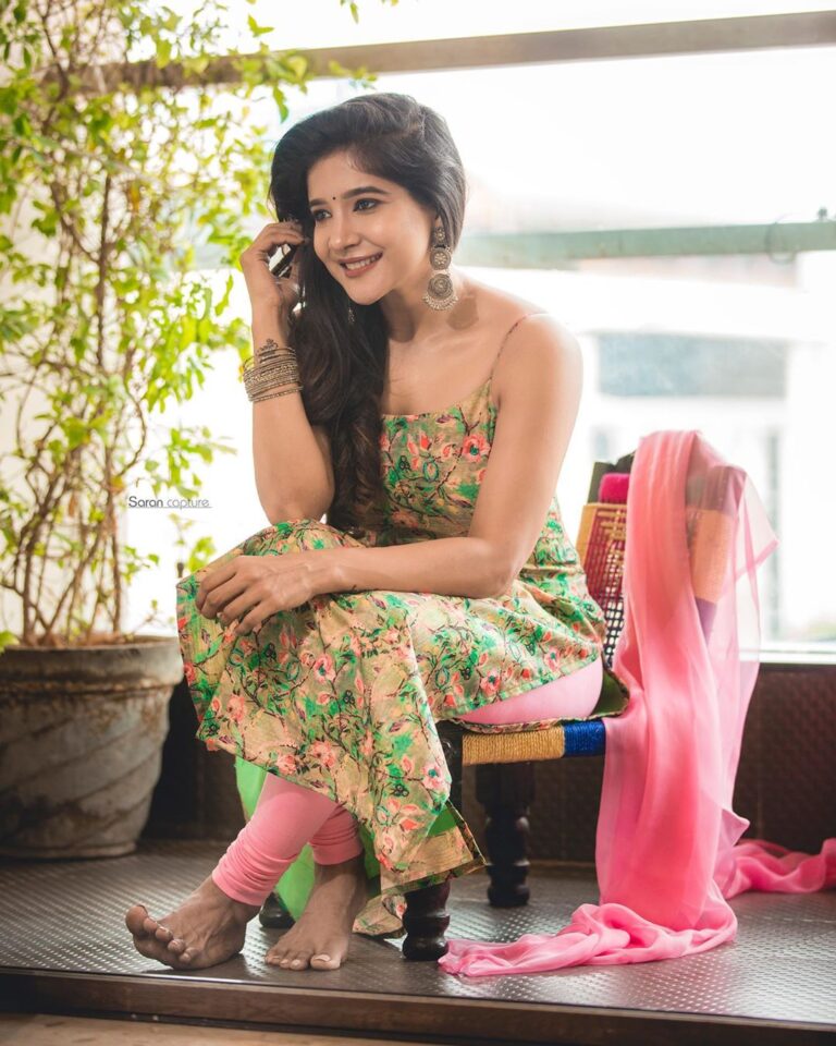 Sakshi Agarwal in ethnic style photoshoot stills - South Indian Actress