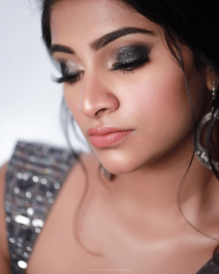 Malavika Sreenath photoshoot stills in saree - South Indian Actress Malavika Sreenath photoshoot stills in saree - South Indian Actress