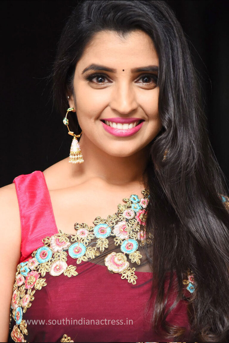 Anchor Syamala hot stills in black saree - South Indian Actress