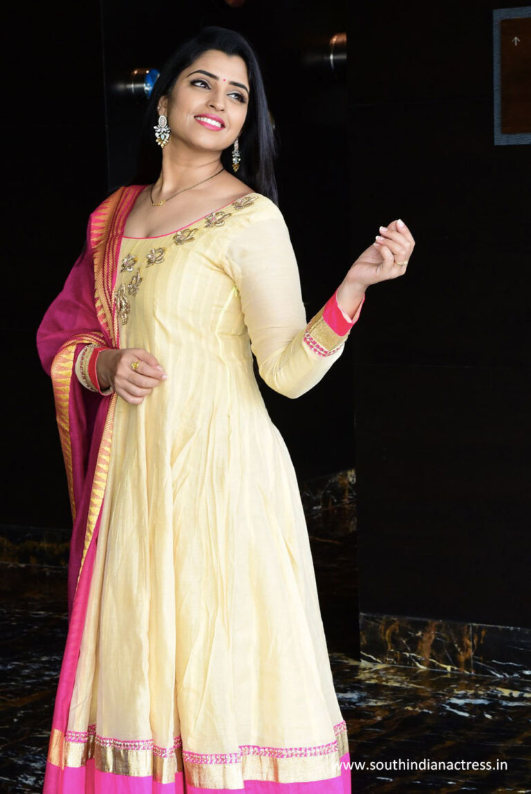 Anchor Syamala stills at Major movie teaser launch - South Indian Actress