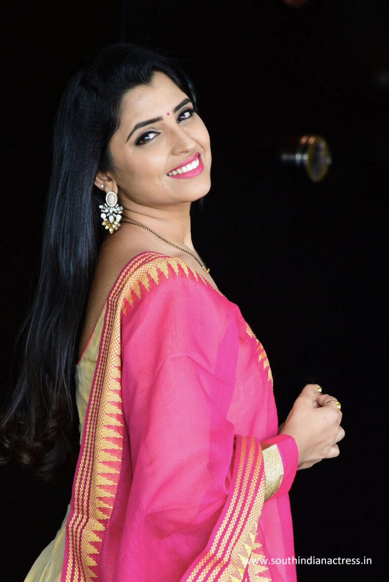 Anchor Syamala stills at Major movie teaser launch - South Indian Actress