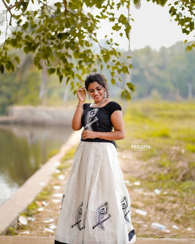 Kerala model Anjana Pallath stills in Kerala Pattupavada