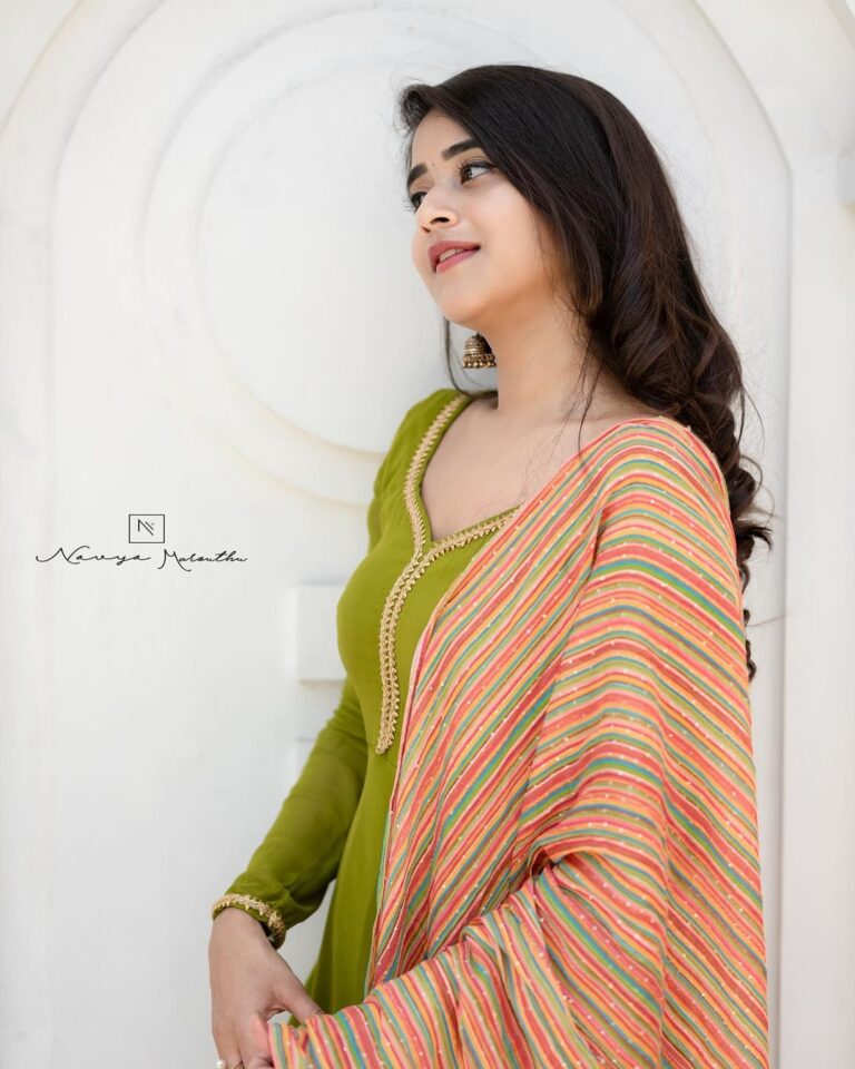 Deepthi Sunaina in green long frock photos - South Indian Actress