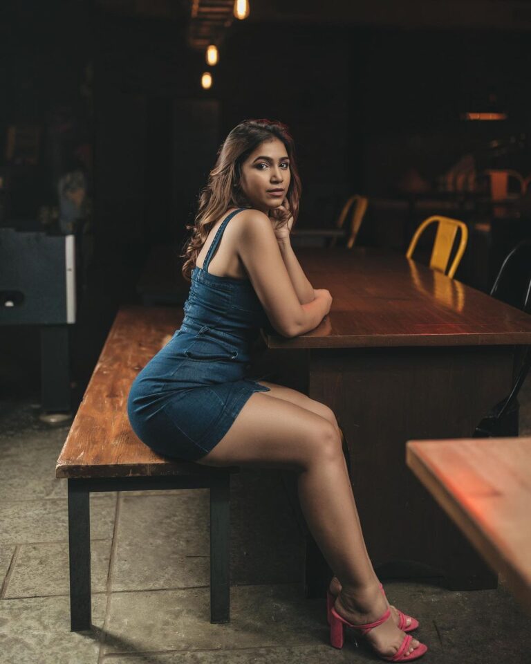 Divya Pandey glamorous photoshoot stills - South Indian Actress