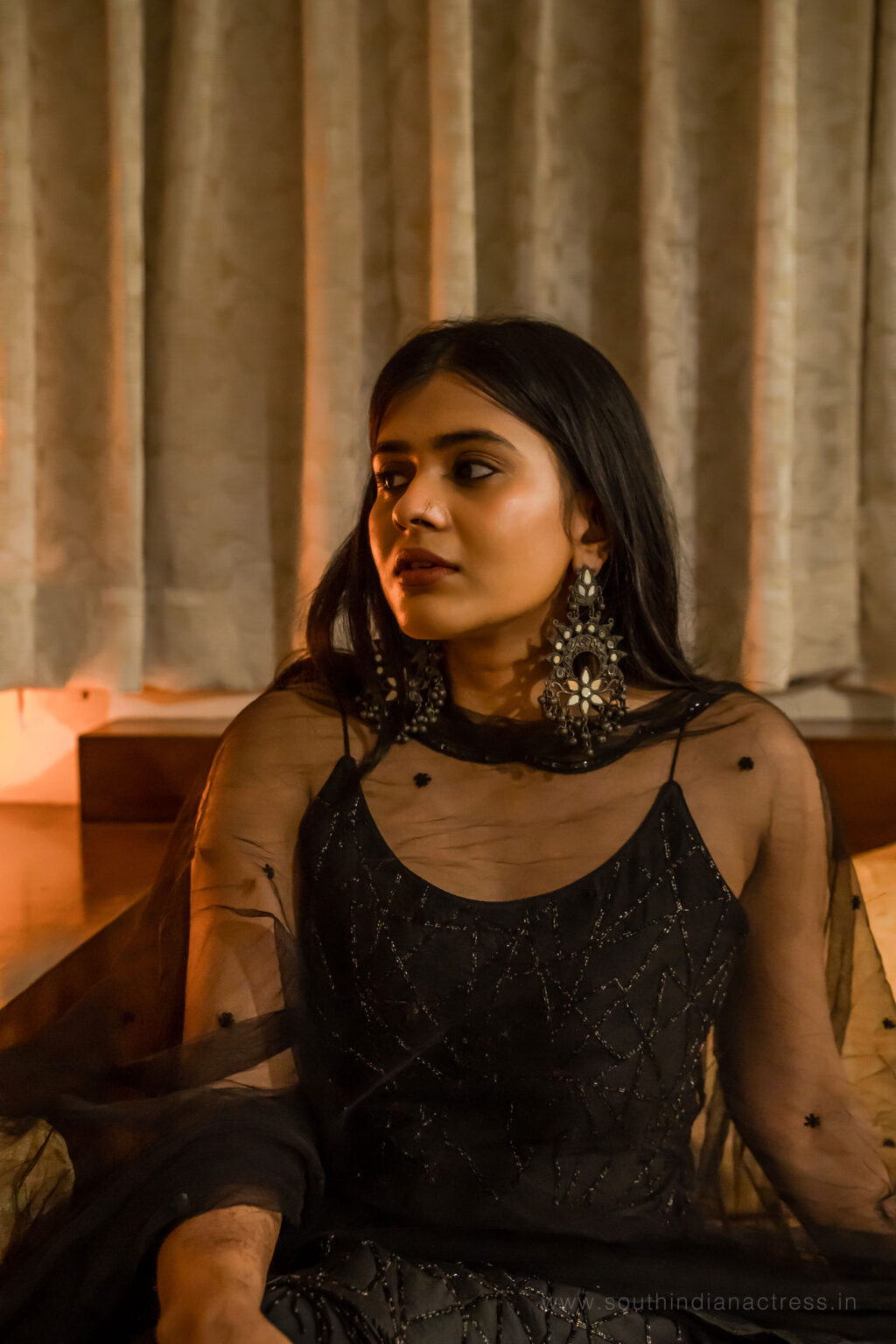 Hebah Patel in black kurthi at Santosham 2021 event - HD photos