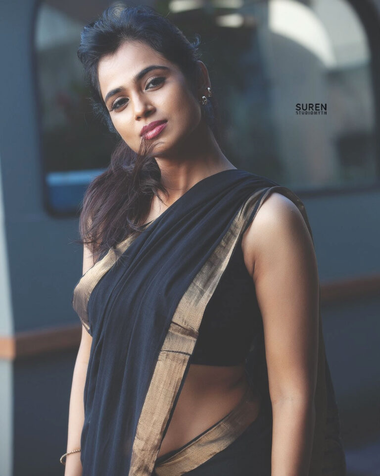 Ramya Pandian in black silk saree photos - South Indian Actress Ramya Pandian in black silk saree photos - South Indian Actress