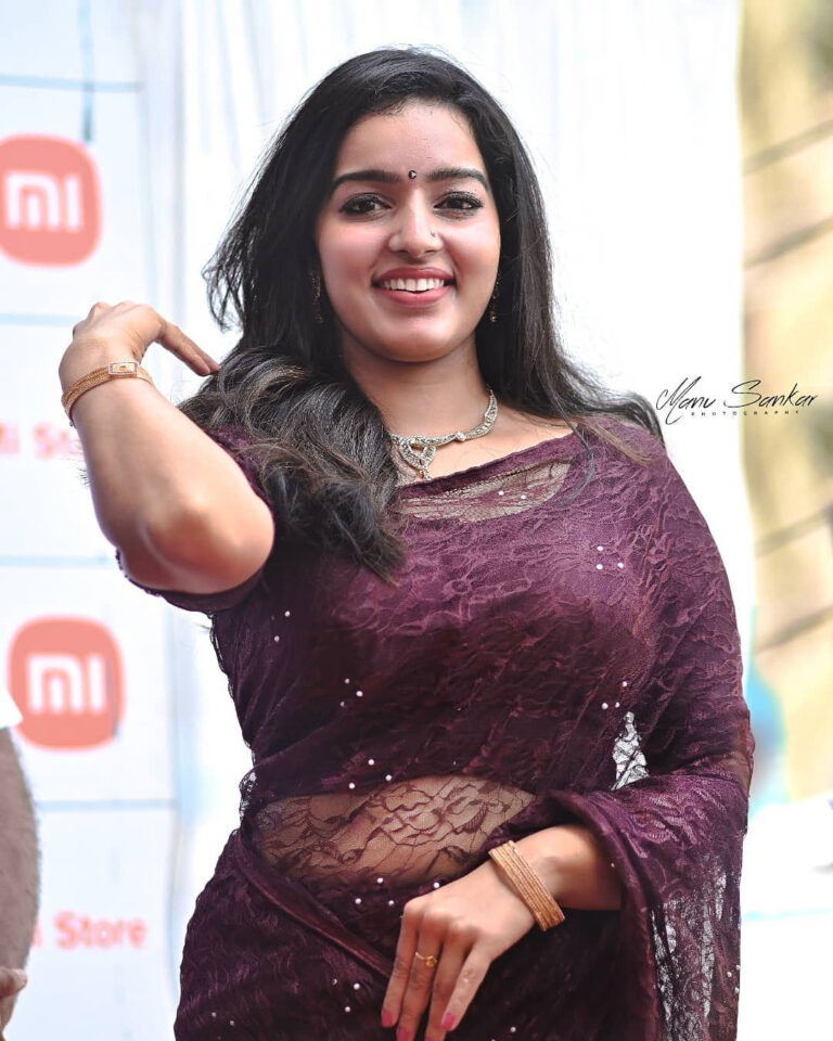Malavika Menon in saree stills - South Indian Actress