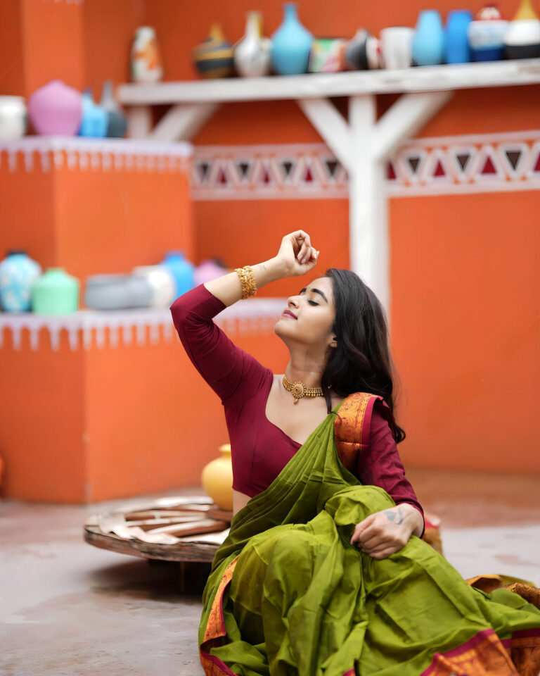 Deepthi Sunaina in silk saree photos - South Indian Actress