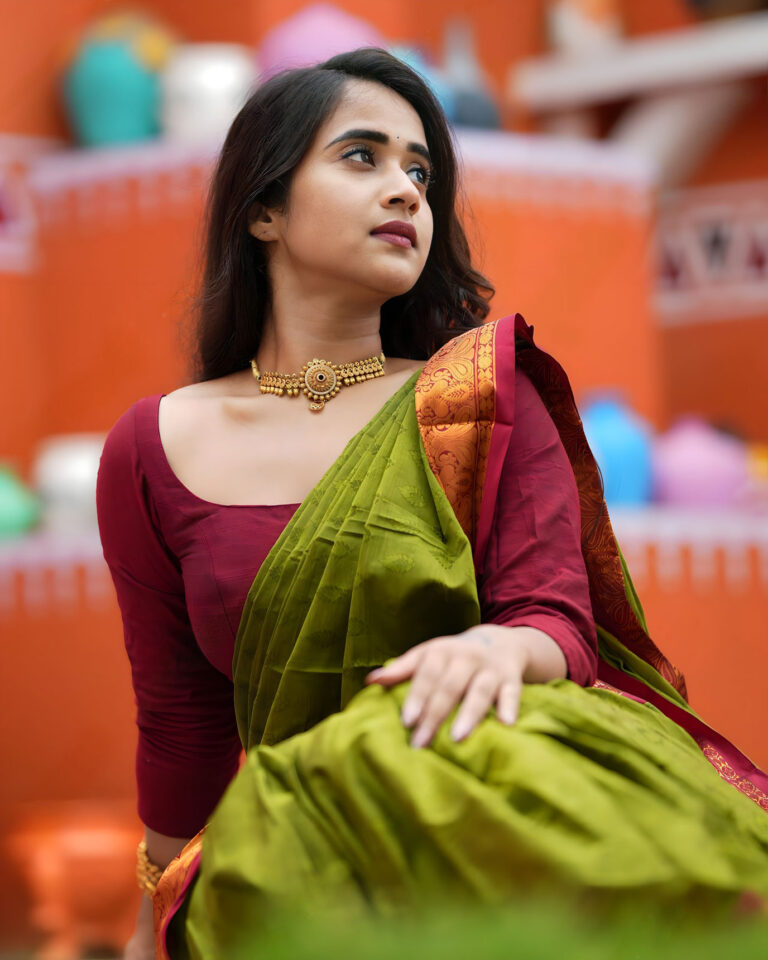 Deepthi Sunaina in silk saree photos - South Indian Actress