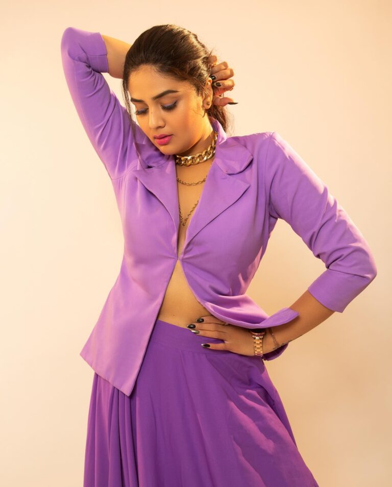 Sreemukhi sizzling photoshoot stills - South Indian Actress