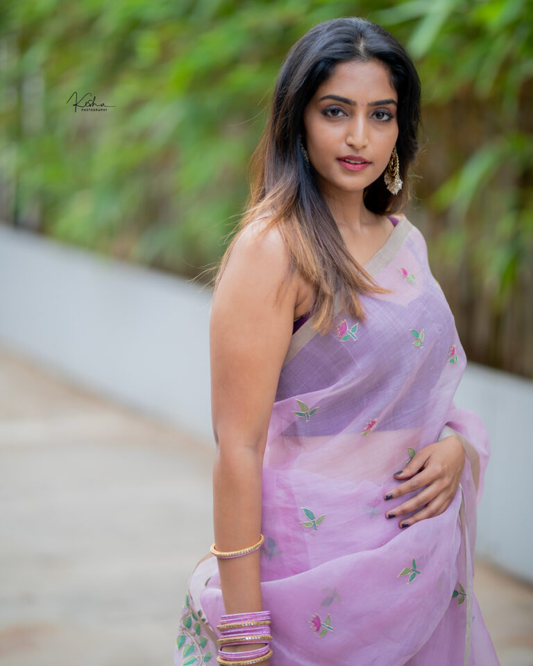 Reba Monica John stills in saree - South Indian Actress