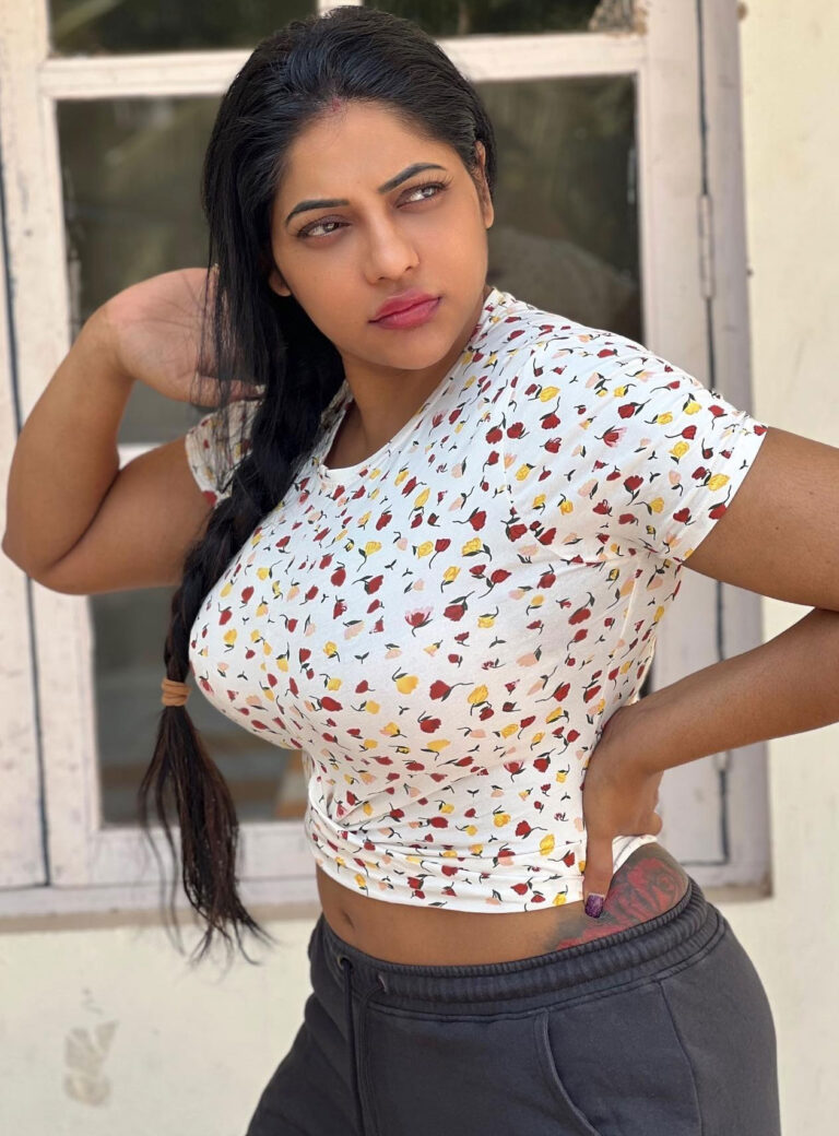 Reshma Pasupuleti in saree photos - South Indian Actress