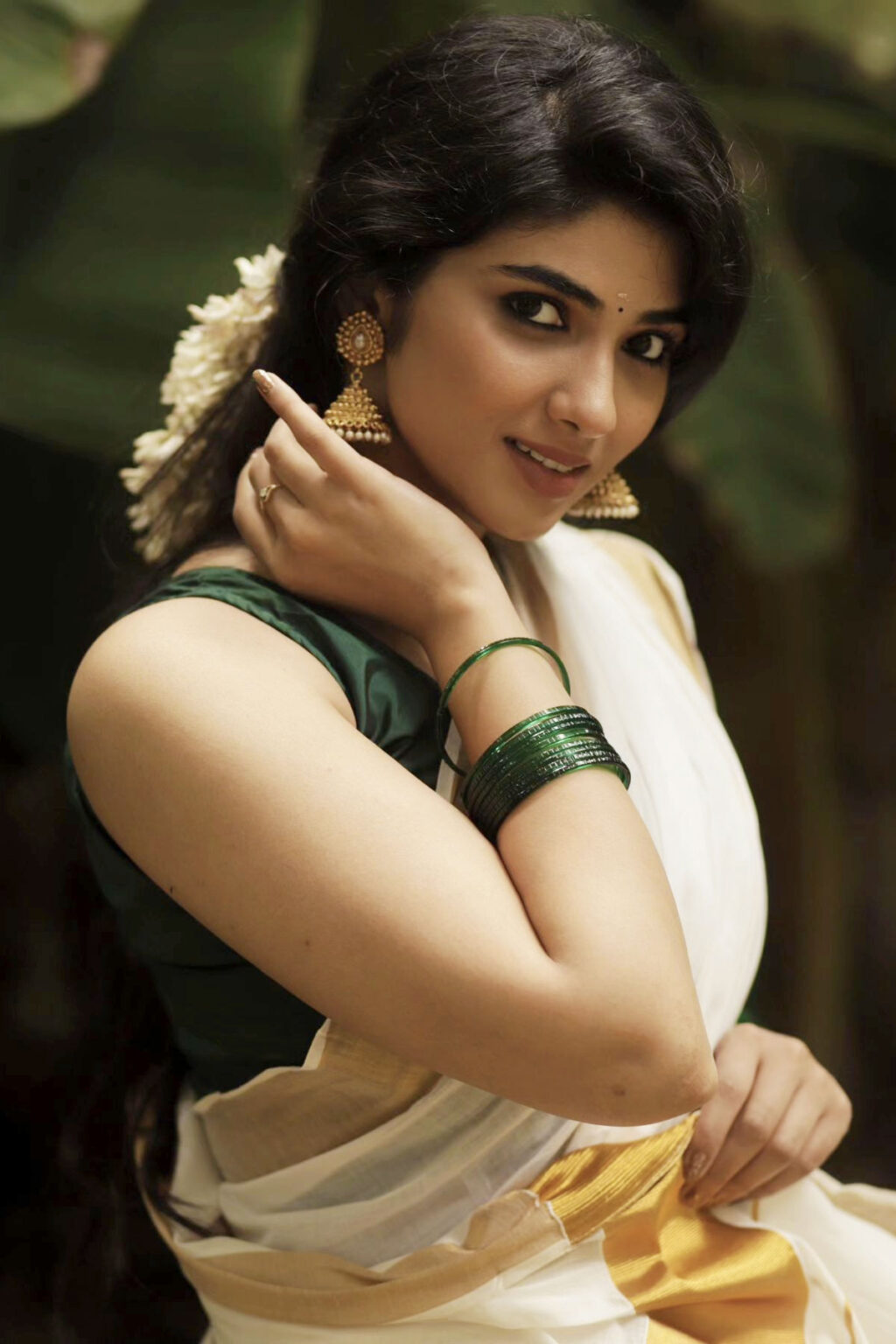 Pragya Nagra in Kerala Saree photos - South Indian Actress