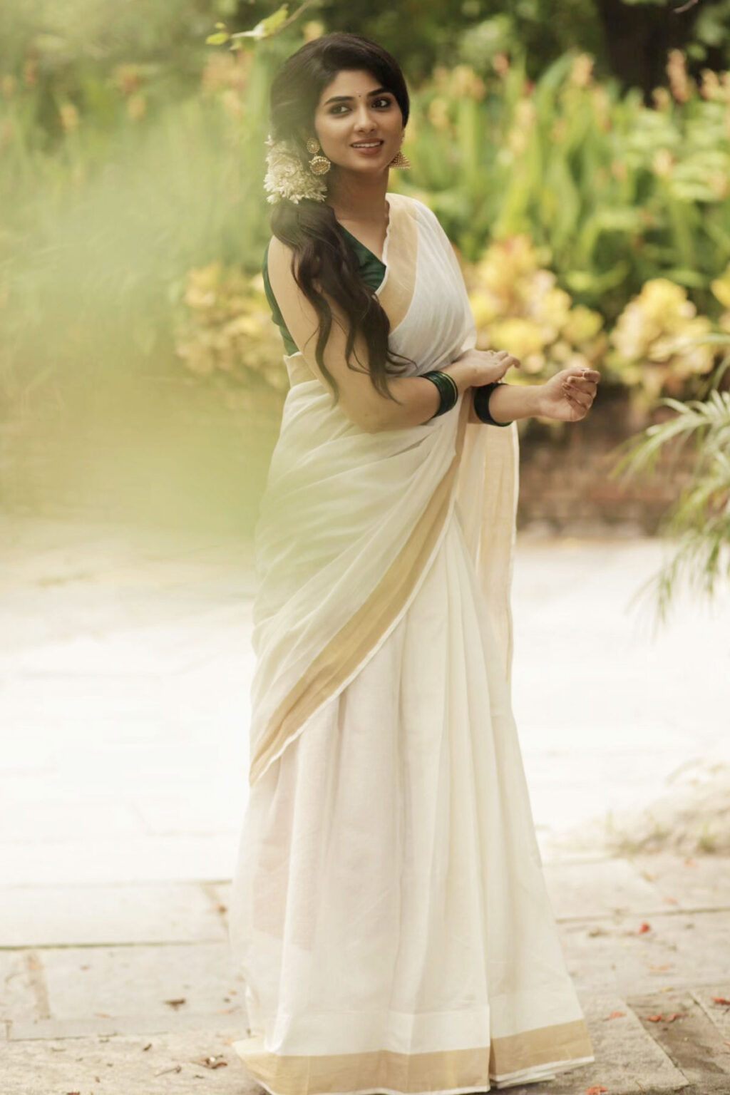 Pragya Nagra in Kerala Saree photos - South Indian Actress