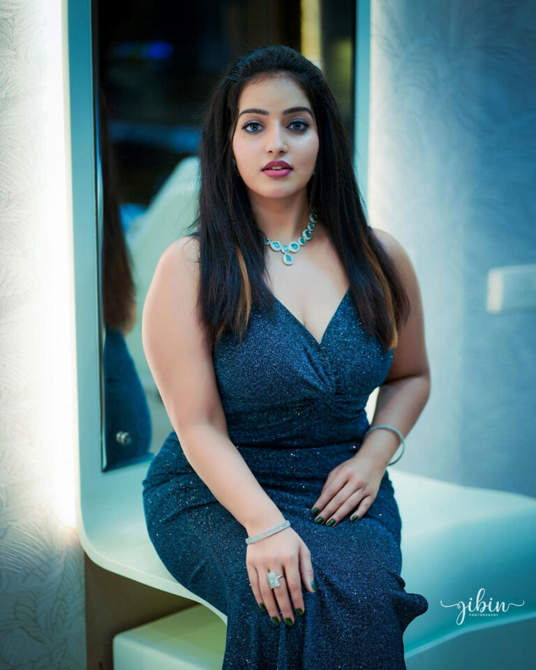 Malavika Menon sizzles in bodycon gown - South Indian Actress