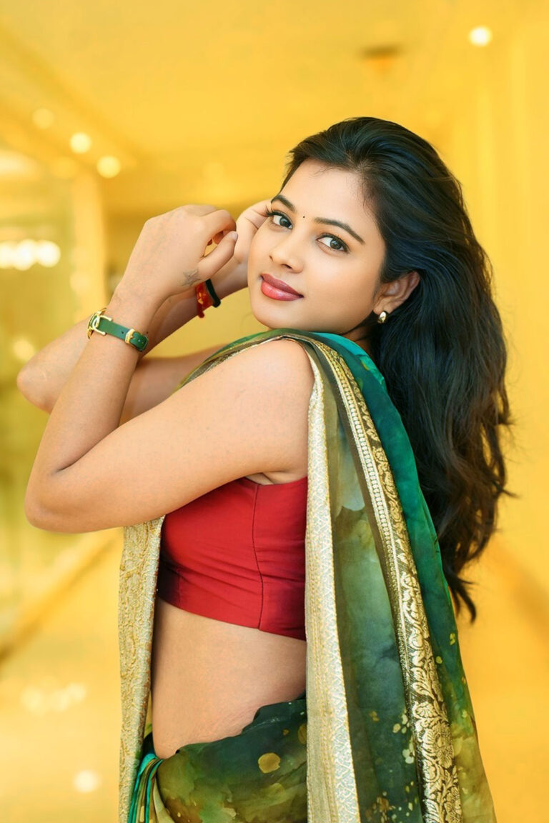 Renu Sri stills in saree at Sutraa Indian Fashion Lifestyle Exhibition ...