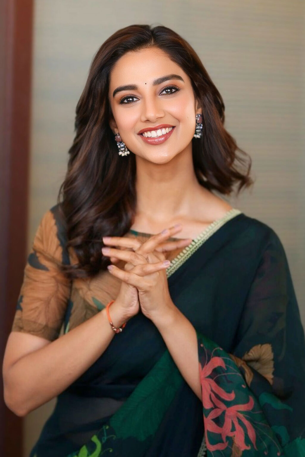 Meenakshi Chaudhary Looks Stunning in Saree at Sankranthiki Vasthunnam